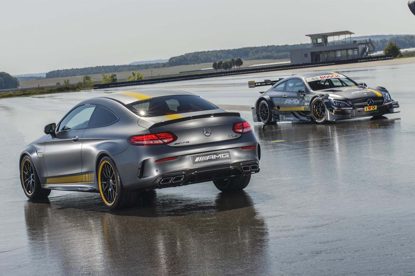 Mercedes - C63 AMG DTM Revelado!