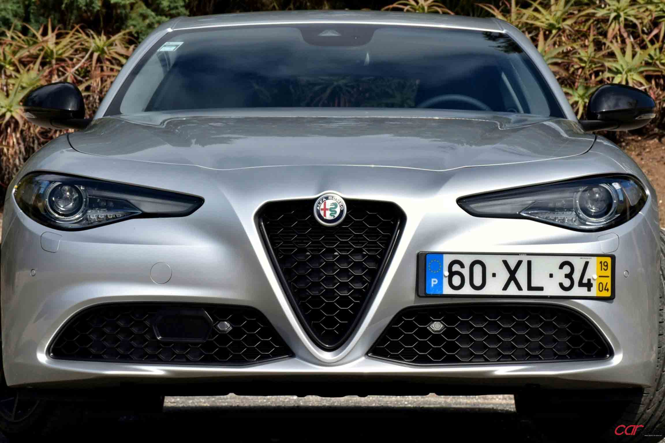 Alfa Romeo Giulia Black Tech 2.2 JTDM 190CV (27) | Carzoom