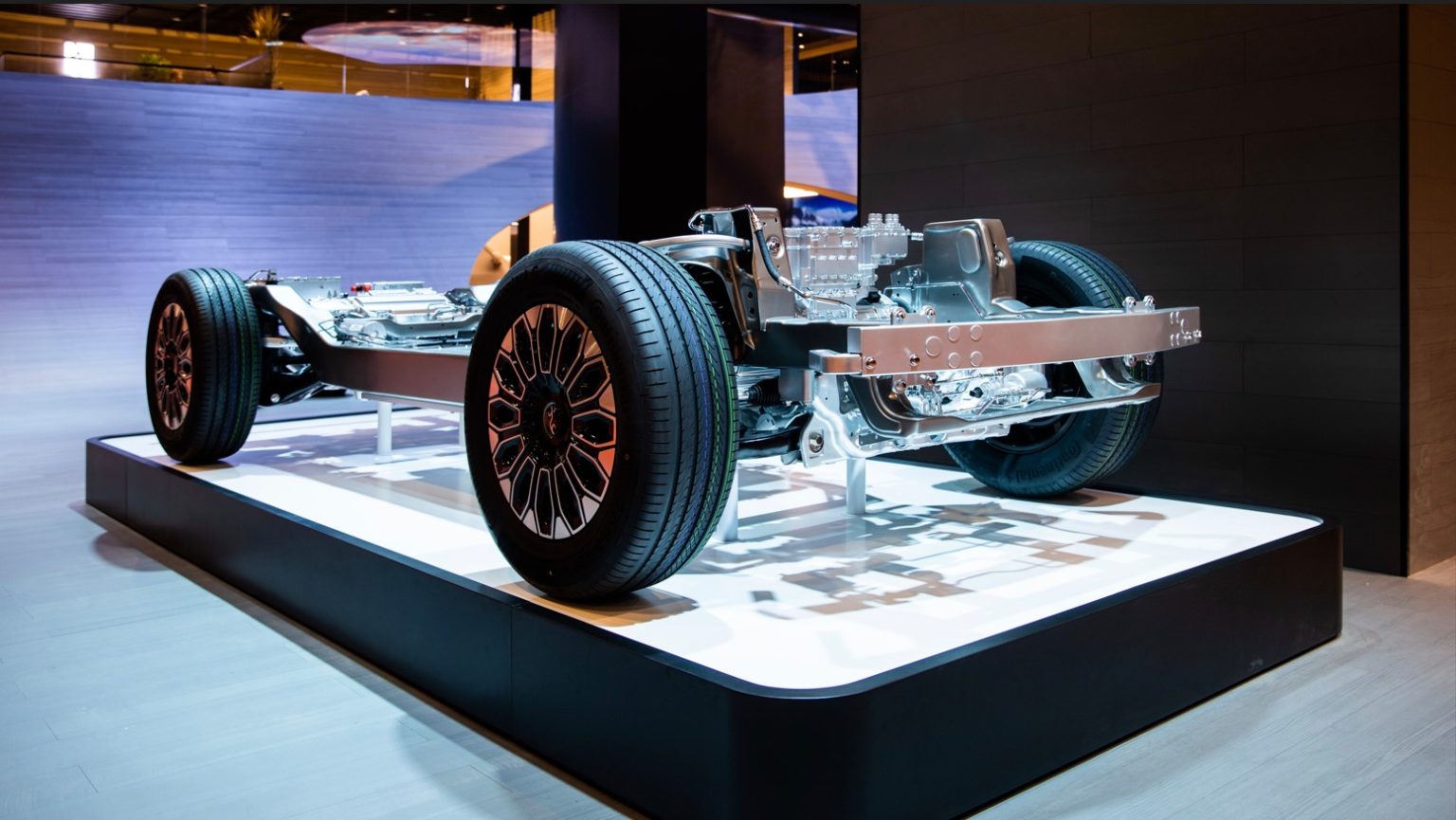 BYD apresenta novos modelos e tecnologia híbrida líder mundial na ...